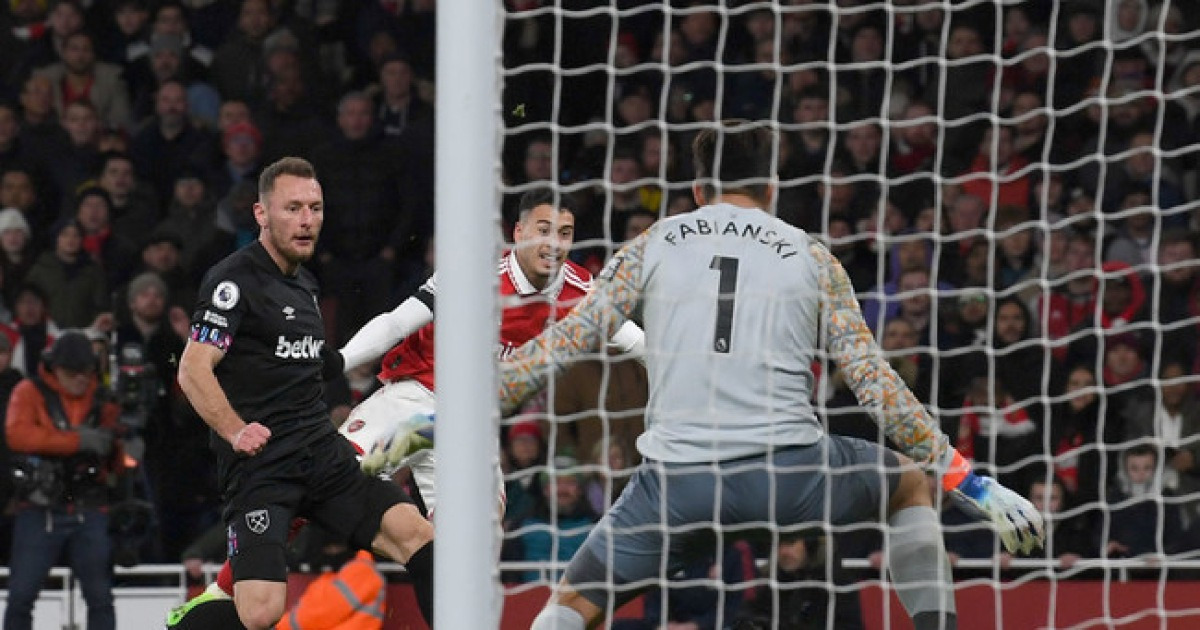 [EPL 리뷰] '마르티넬리 무각도 원더골' 아스널, 웨스트햄 3-1 제압...'9G 무패+1위'