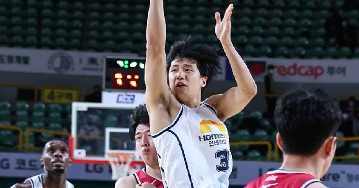 허웅 ‘몸살 투혼’… KCC, LG 6연승 저지