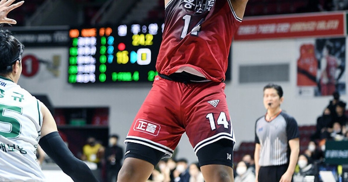 [BK 리뷰] '부활한 스펠맨의 원맨쇼' KGC, DB 잡고 2연승 행진