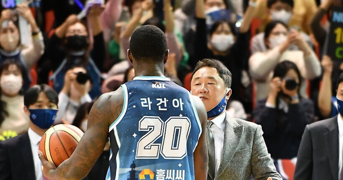전창진 감독 “라건아 대기록 축하, 허웅 3R MVP 자격 충분”