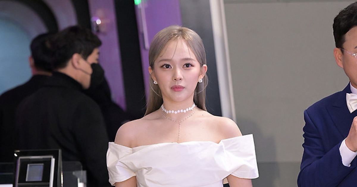 WSG워너비 정지소, 롱드레스에 부츠 패션[포토엔HD]