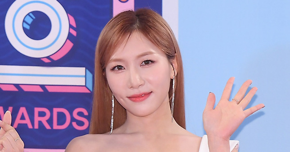 [TD포토+] WSG워너비 소연 '시선잡는 화이트 드레스'