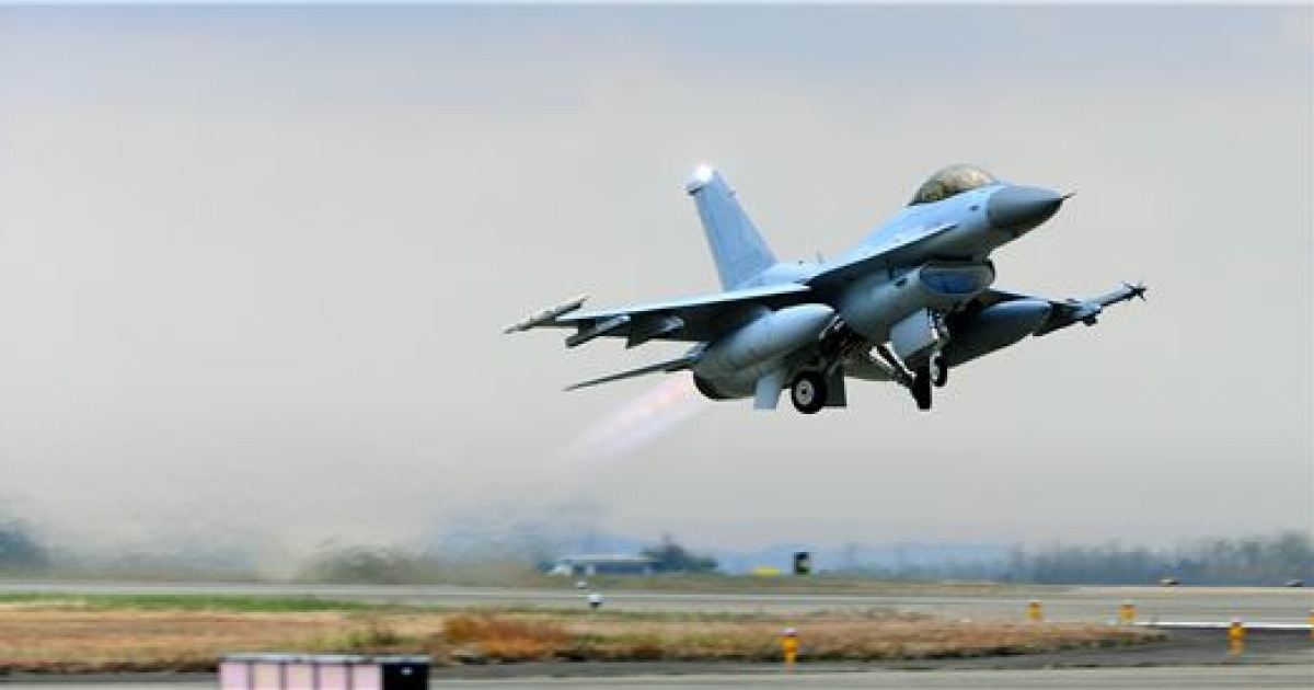 KF-16 추락사고의 황당한 이유…軍 "너트 빼먹어서"