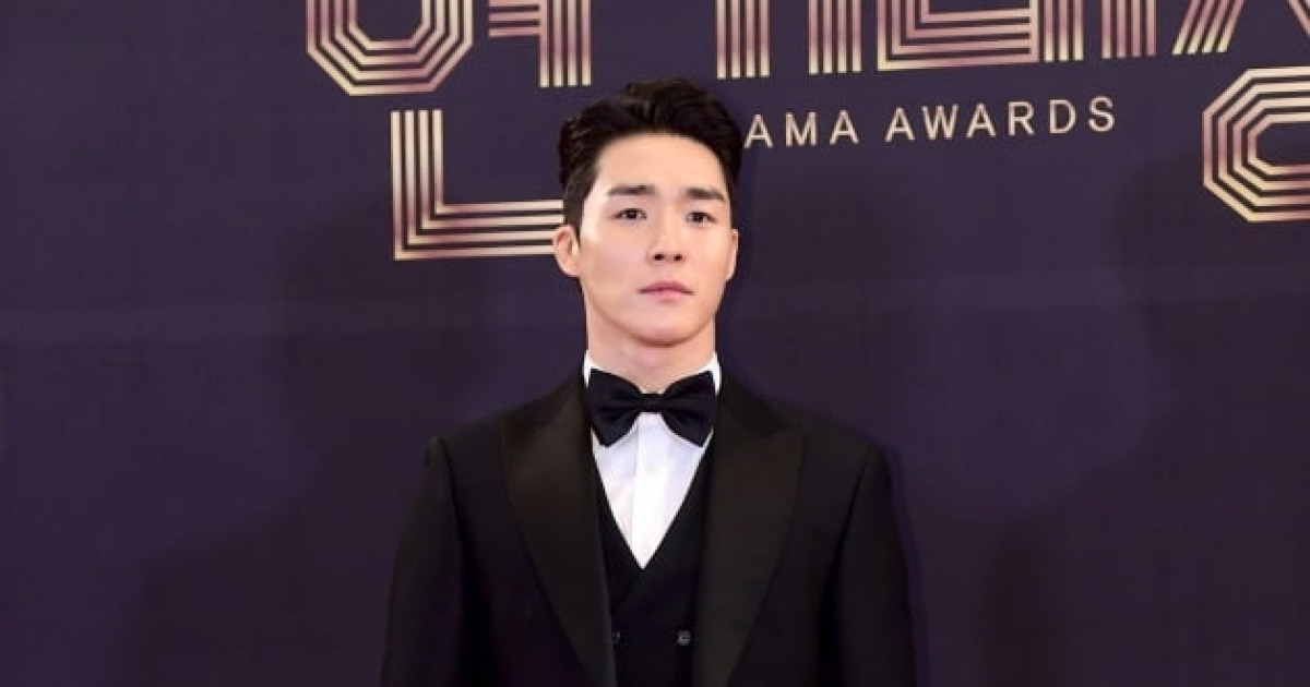 [포토] 서하준, '깔끔하게 슈트 차려 입고' (2022 MBC 연기대상)