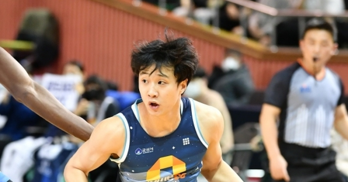 전창진 감독이 보장한 허웅의 가치 “3R MVP 자격 충분하지 않나” [MK군산]