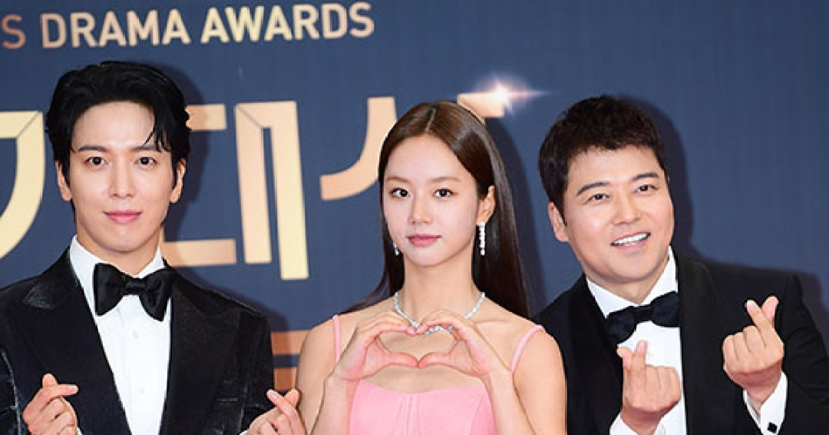 정용화-혜리-전현무 ‘연기대상 3MC’ [MK포토]