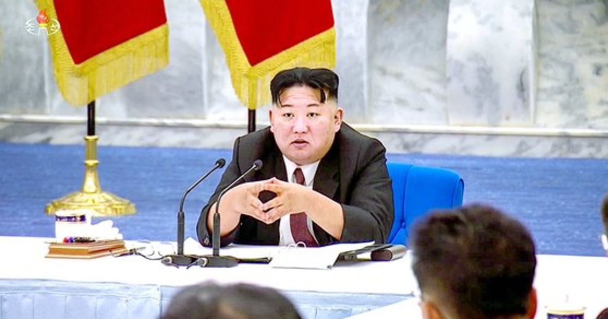 北 연이틀 방사포 발사…김정은 南 사정권 전술핵 탑재 가능