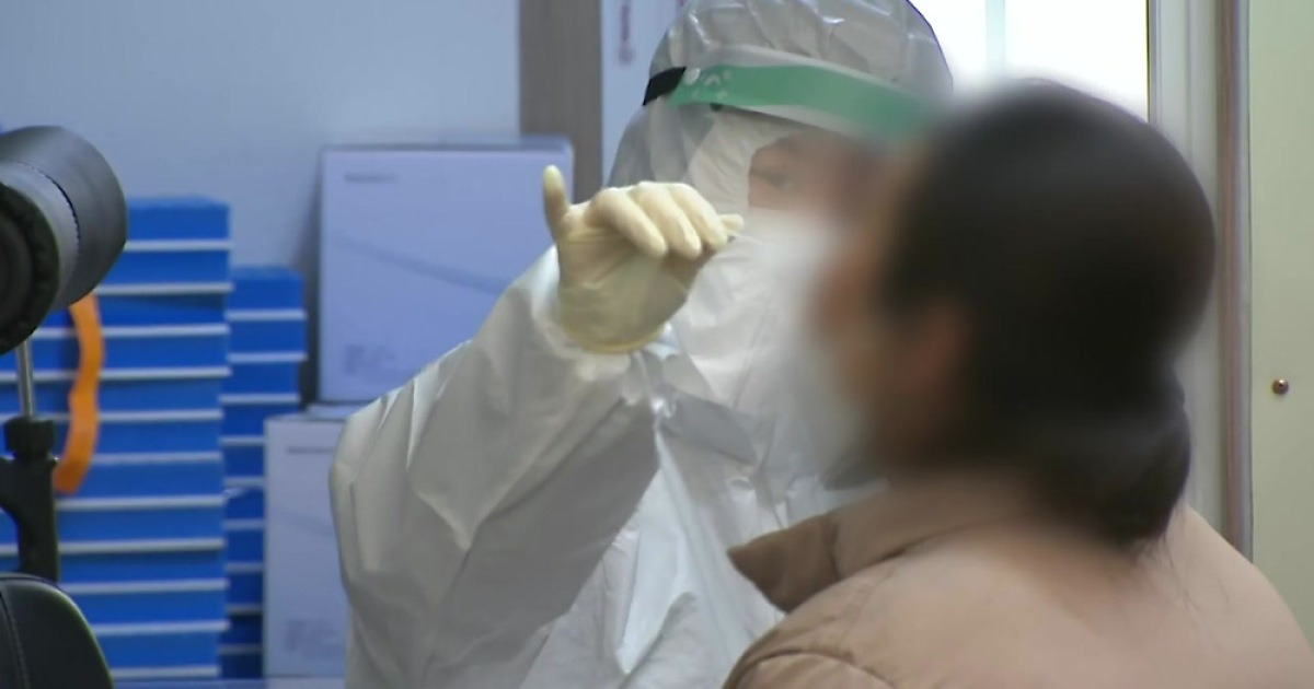 오늘부터 중국발 입국자 모두 PCR...관광객 비자 발급 금지