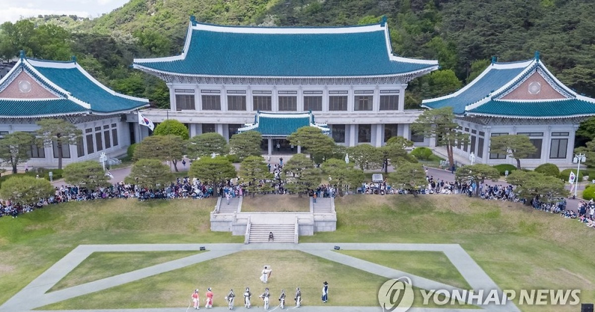 청와대 권역서 고려시대 추정 유물 나와…글자 새겨진 담장 돌도 종합