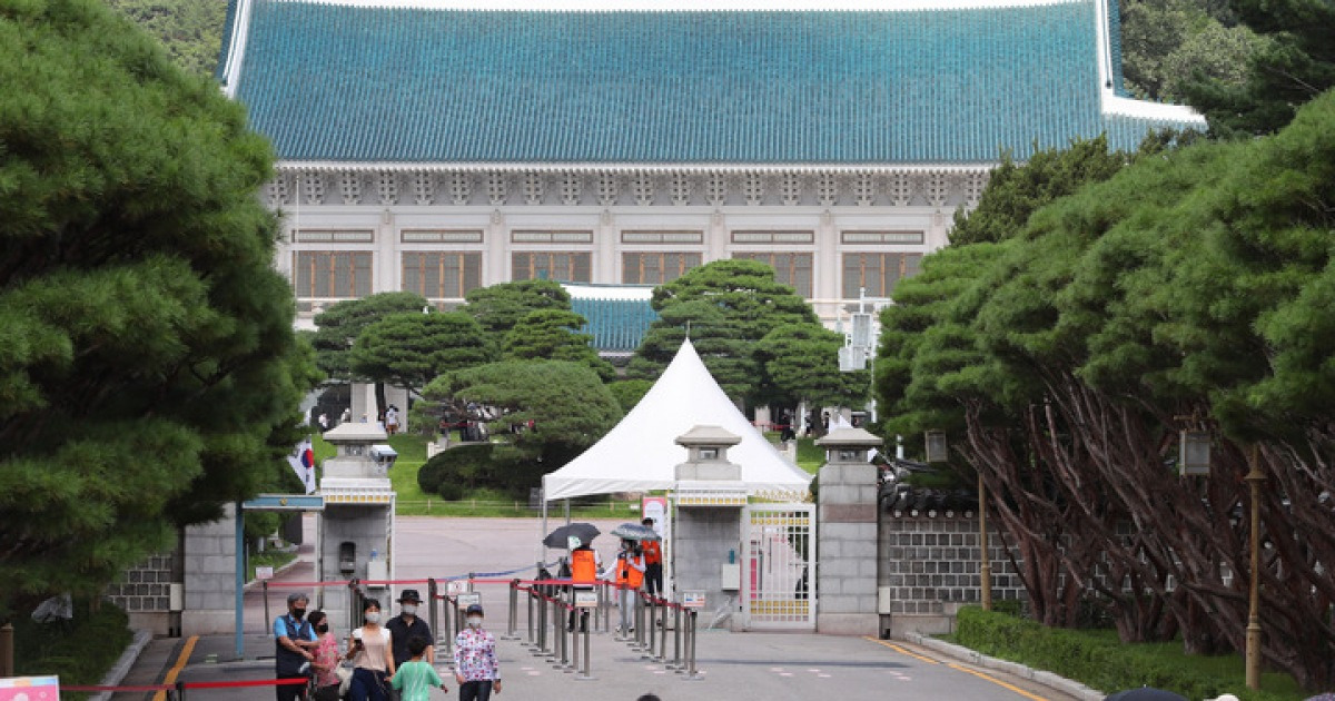 청와대 권역서 고려·조선 기와와 글 새긴 돌 확인돼