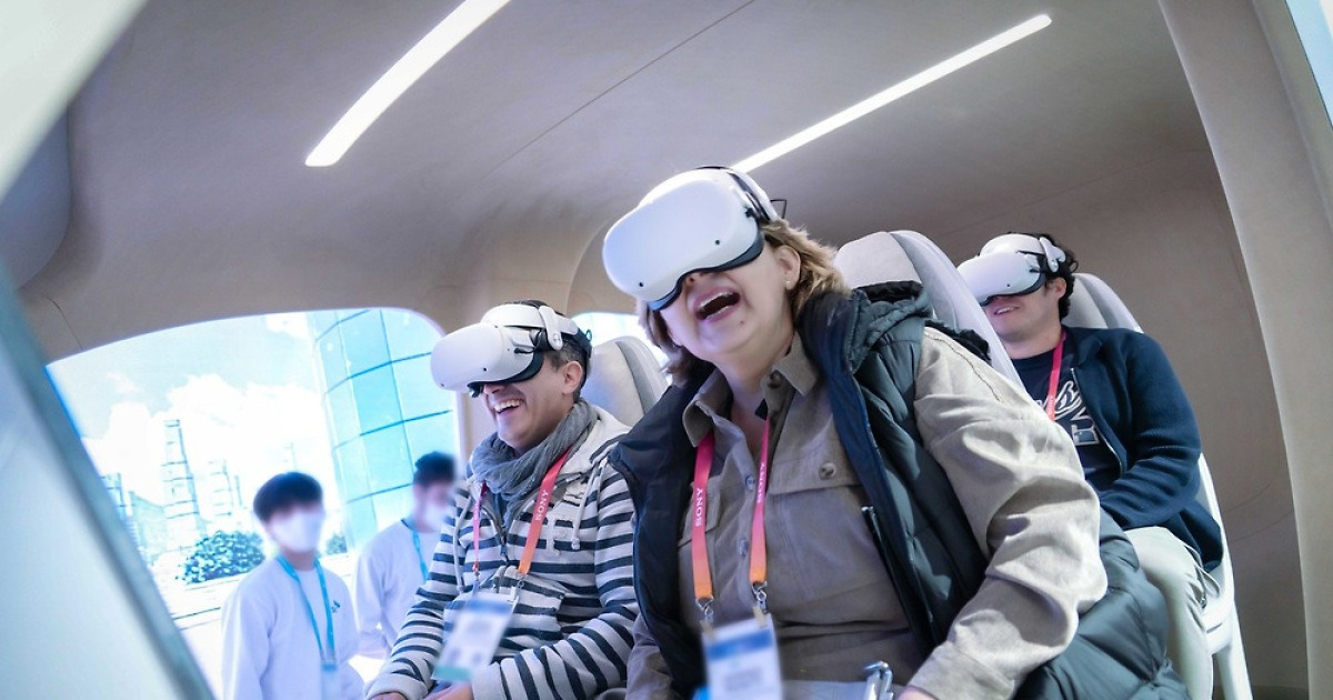 SKT, CES서 UAM 가상 체험 선보여…2030년 미래 부산 구현