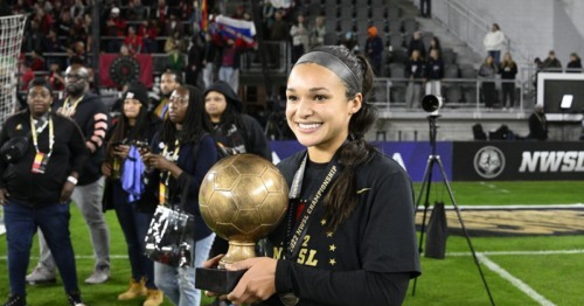 US Women Smith Player of the Year Soccer