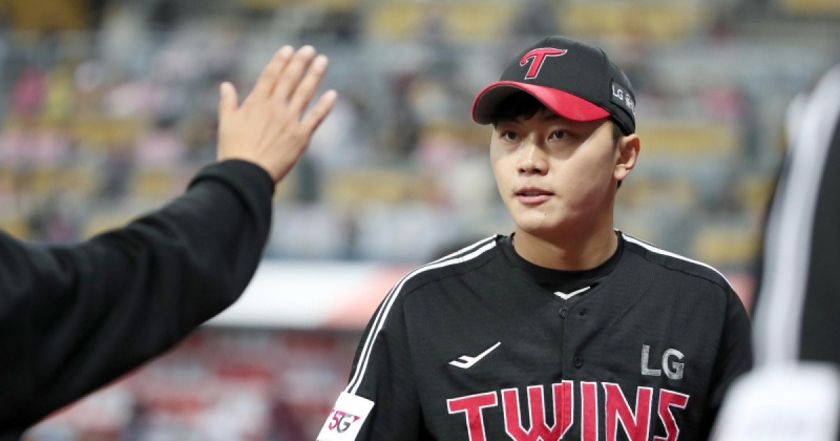 'WBC 깜짝 선발' LG 김윤식 "대표팀 유니폼 입어야 실감날 듯"