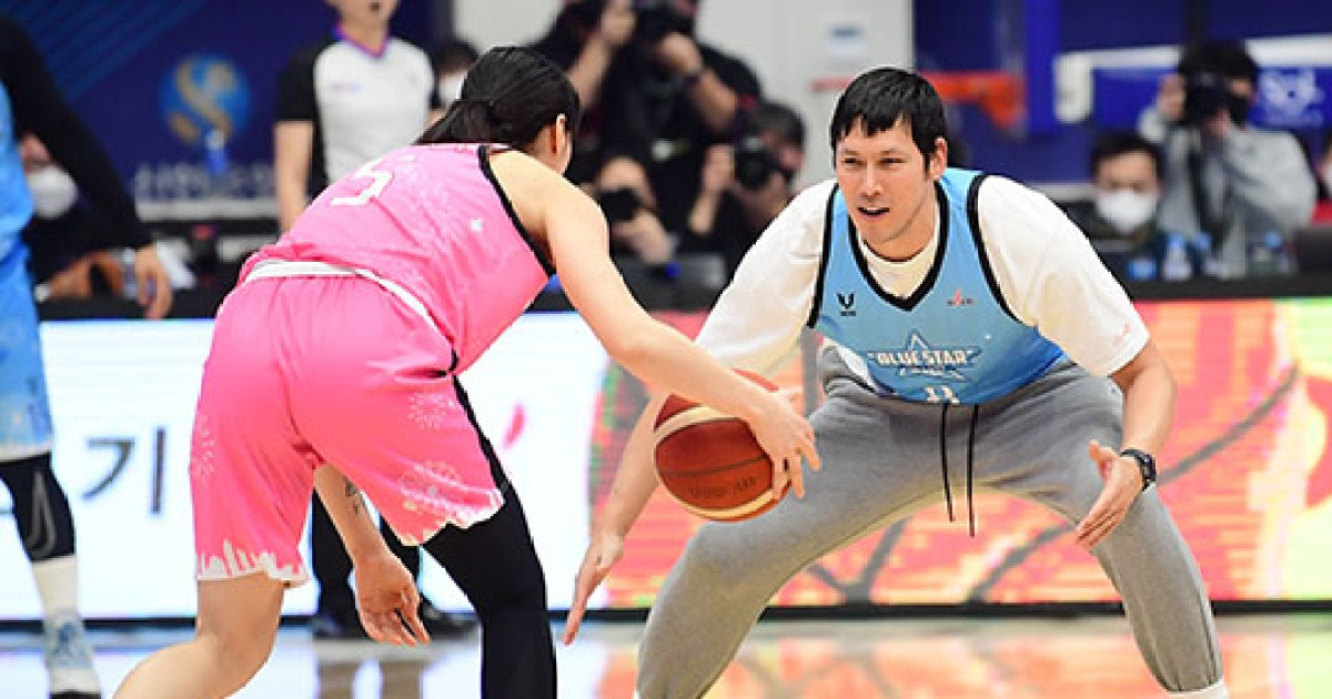 WKBL 올스타전에 등장한 이승준 [MK포토]