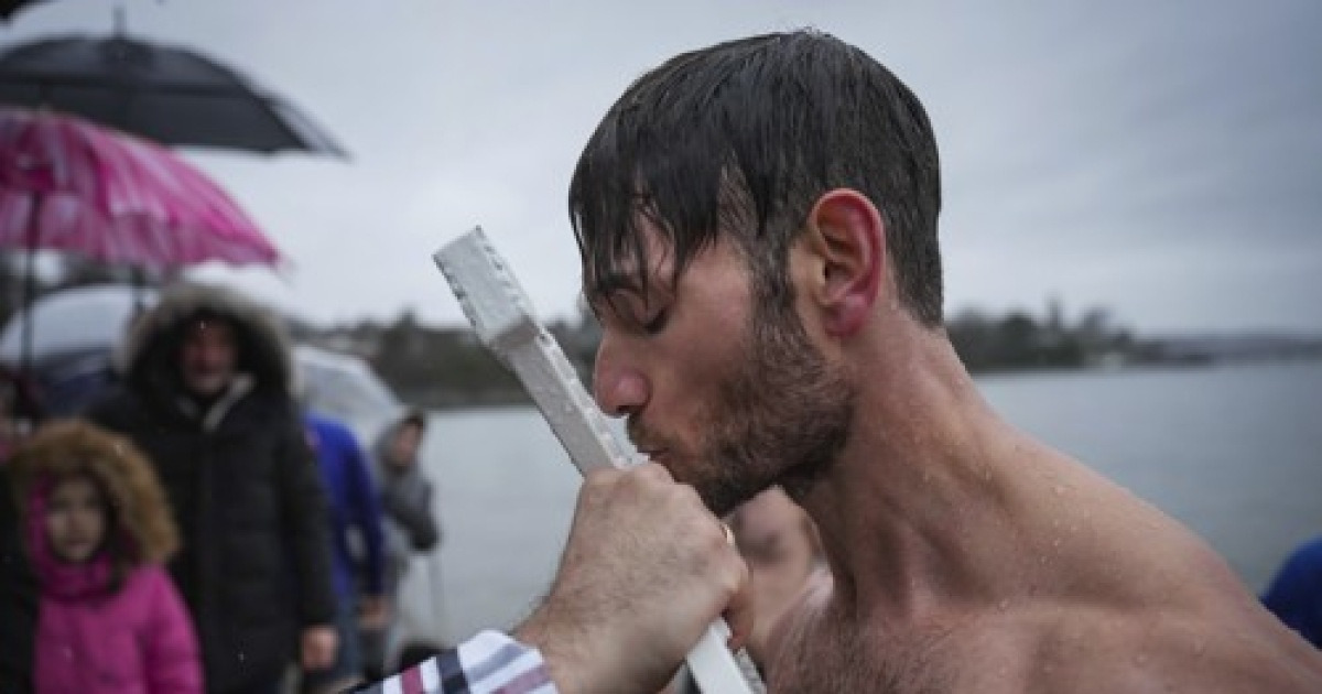 Canada Epiphany Cross Dive