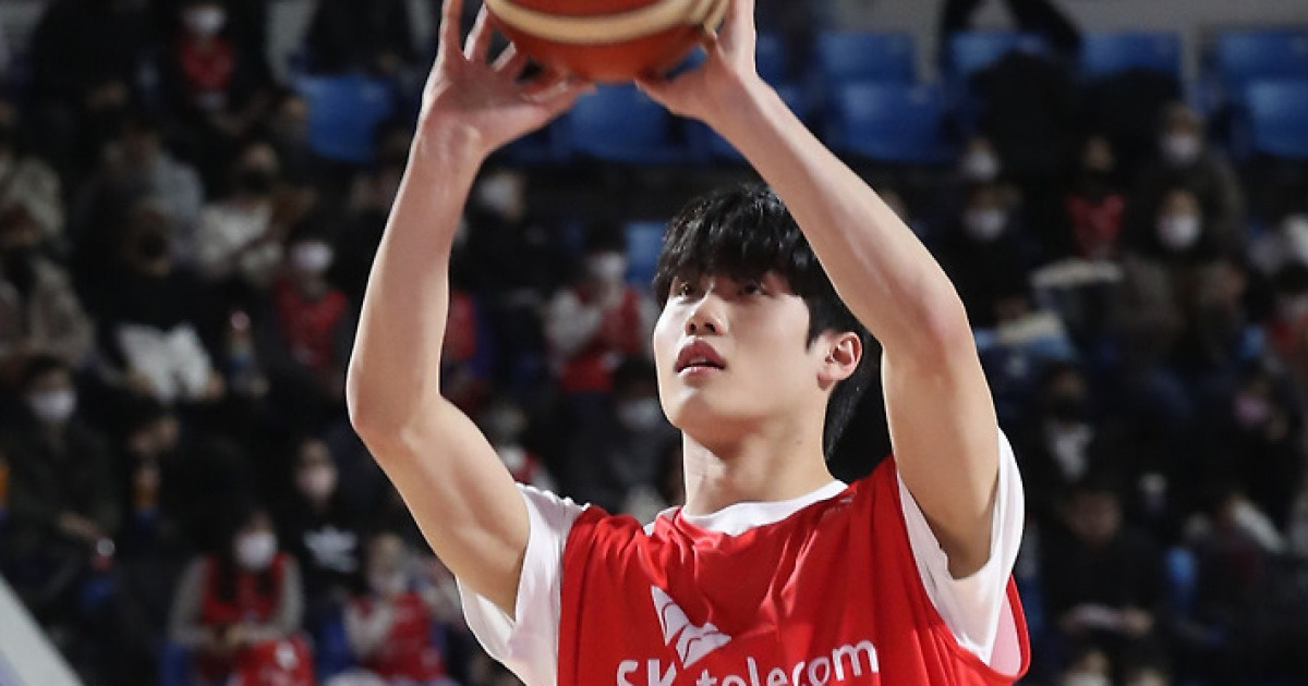 수영 황선우, SK-LG 경기 시투