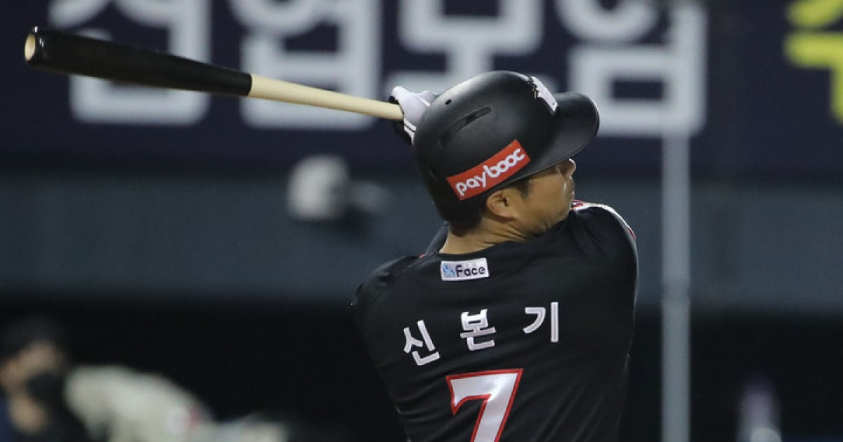 KT, FA 신본기와 1+1년 총액 3억원에 계약