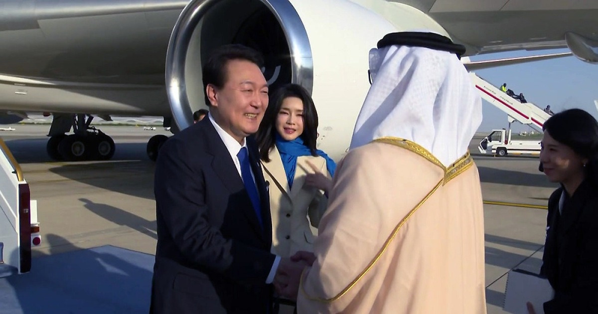 尹, '새해 첫 순방' UAE 도착...세일즈 외교 초점