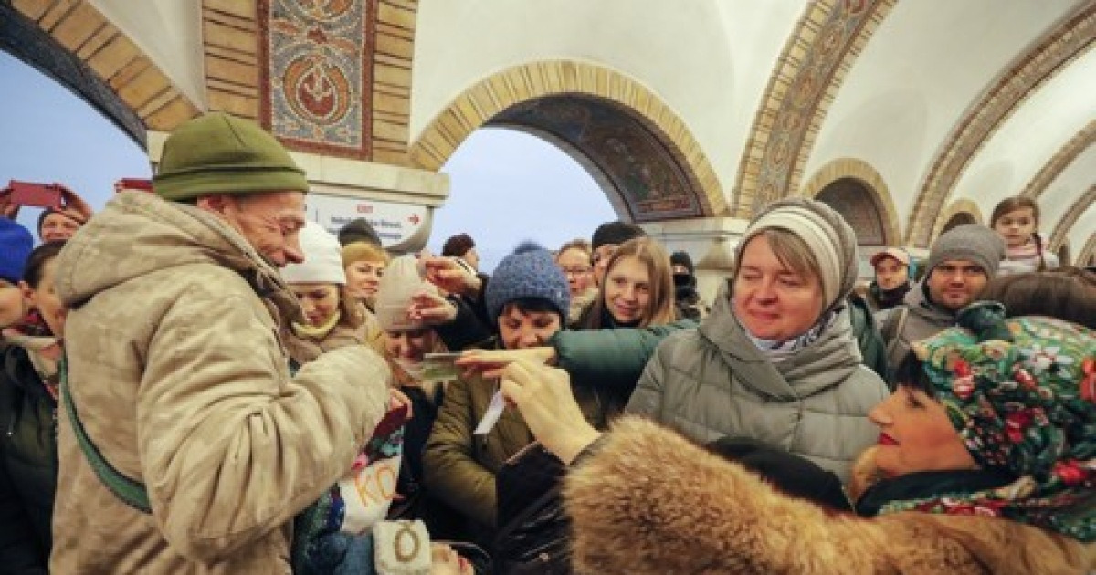 UKRAINE TRADITIONS MALANKA