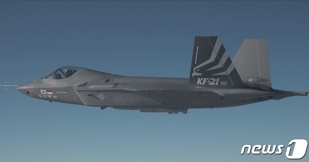 [뉴스1 PICK] KF-21 첫 초음속 비행 성공…시제1호기 비행 후 반년 만