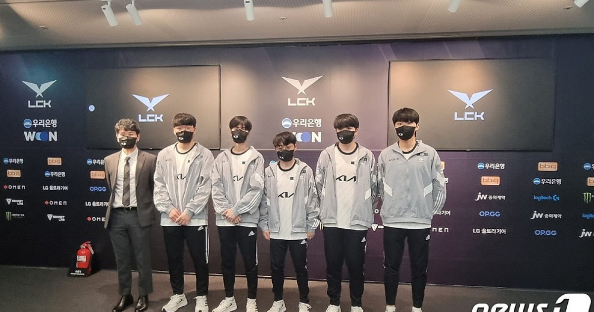 [LCK 2023] 선수들이 지목한 강팀, DK·T1 나란히 개막전 첫 승