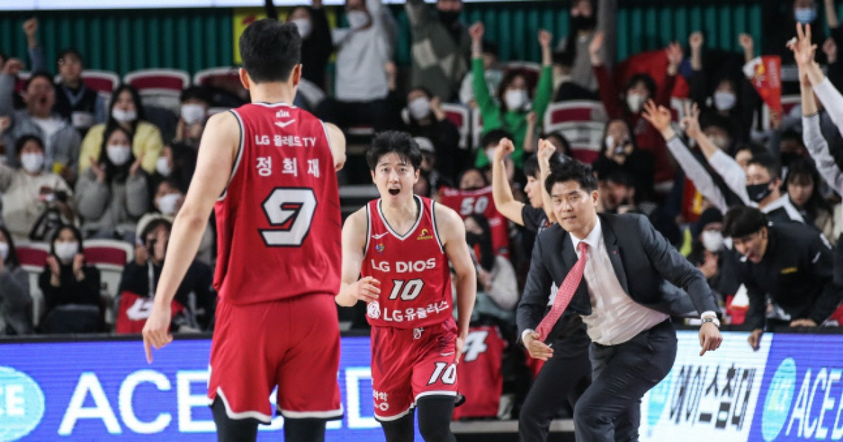 나란히 웃은 '쌍둥이 감독' 3연승 LG, KCC전 5연승 현대모비스 2, 3위 굳건