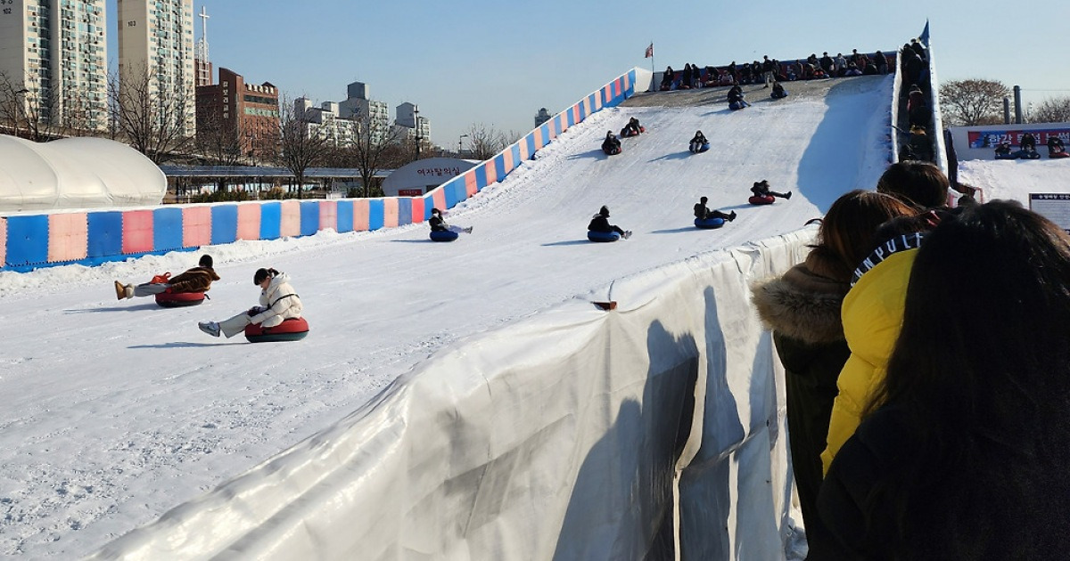 [Well-curated] Sledding, cozy tea and show of old and new for Lunar New ...