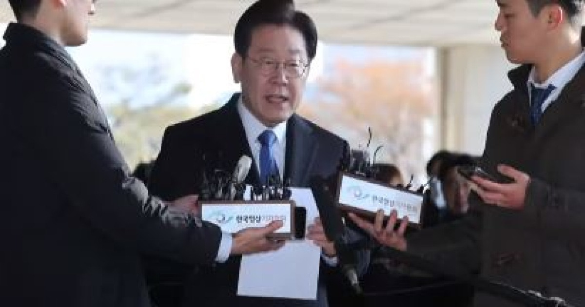 [아는기자]이재명 사실상 묵비권 행사…진술서로 갈음한 이유
