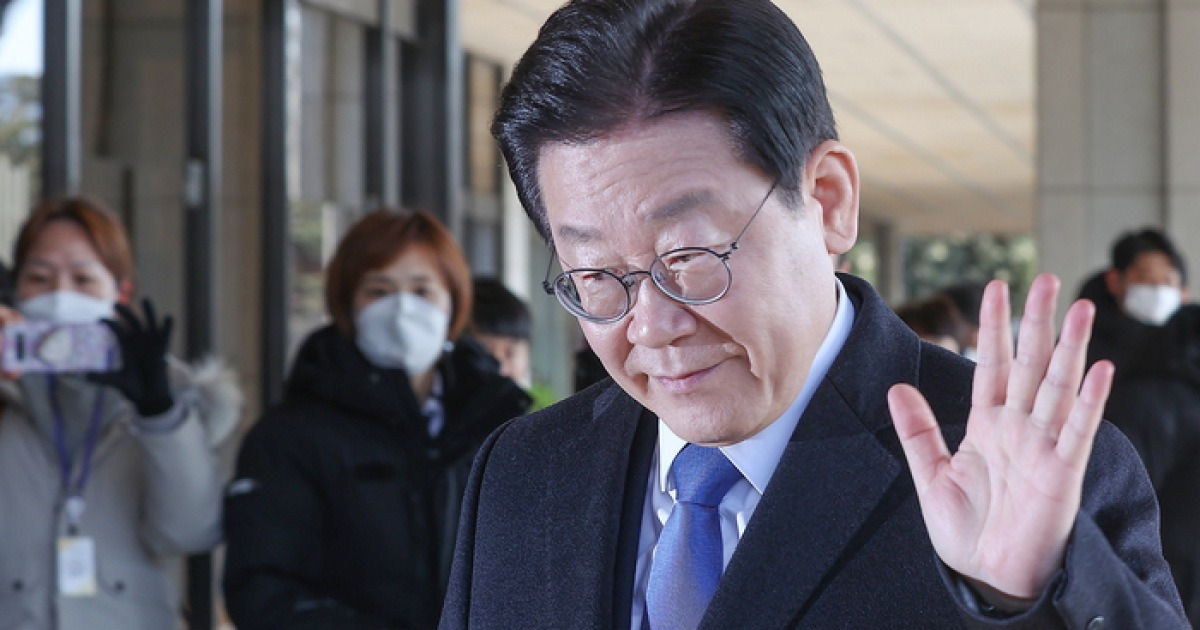 9시간 넘은 이재명 조사···민주당 “검찰이 소모적 질문으로 시간끌어”