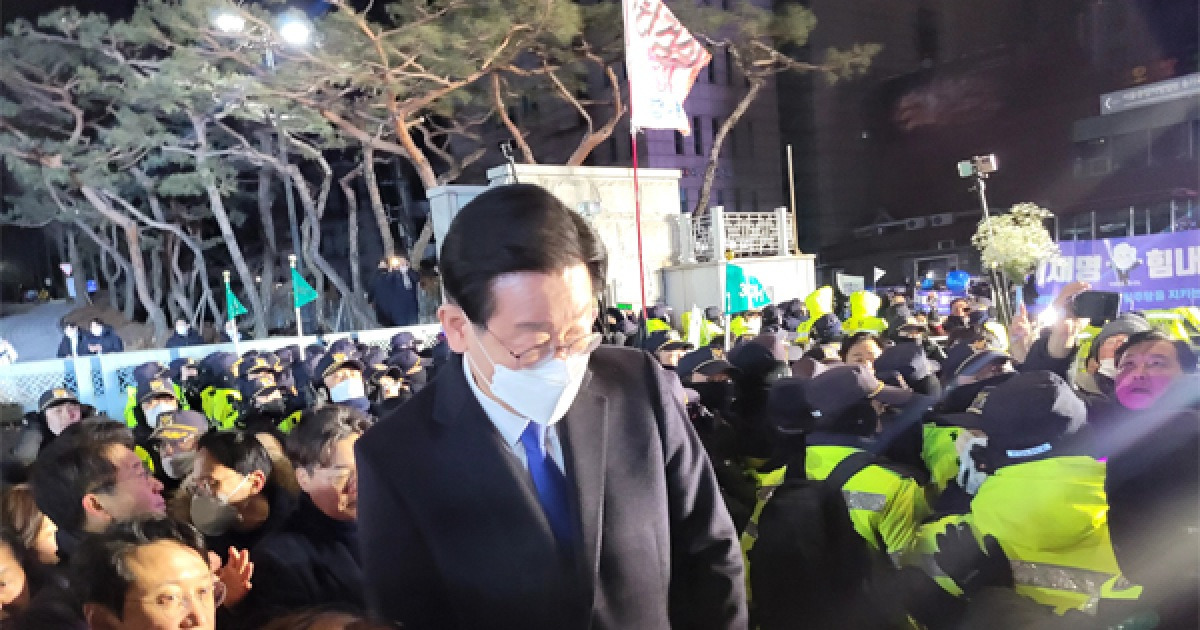 [속보] 이재명 “검찰 수사 아닌 정치한 느낌…기소 목표로 조작”
