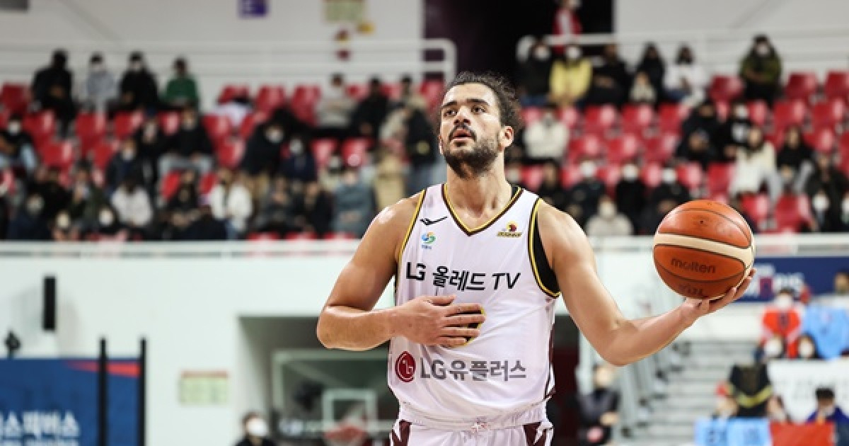 '마레이 더블-더블' LG, KGC 꺾고 단독 2위 수성