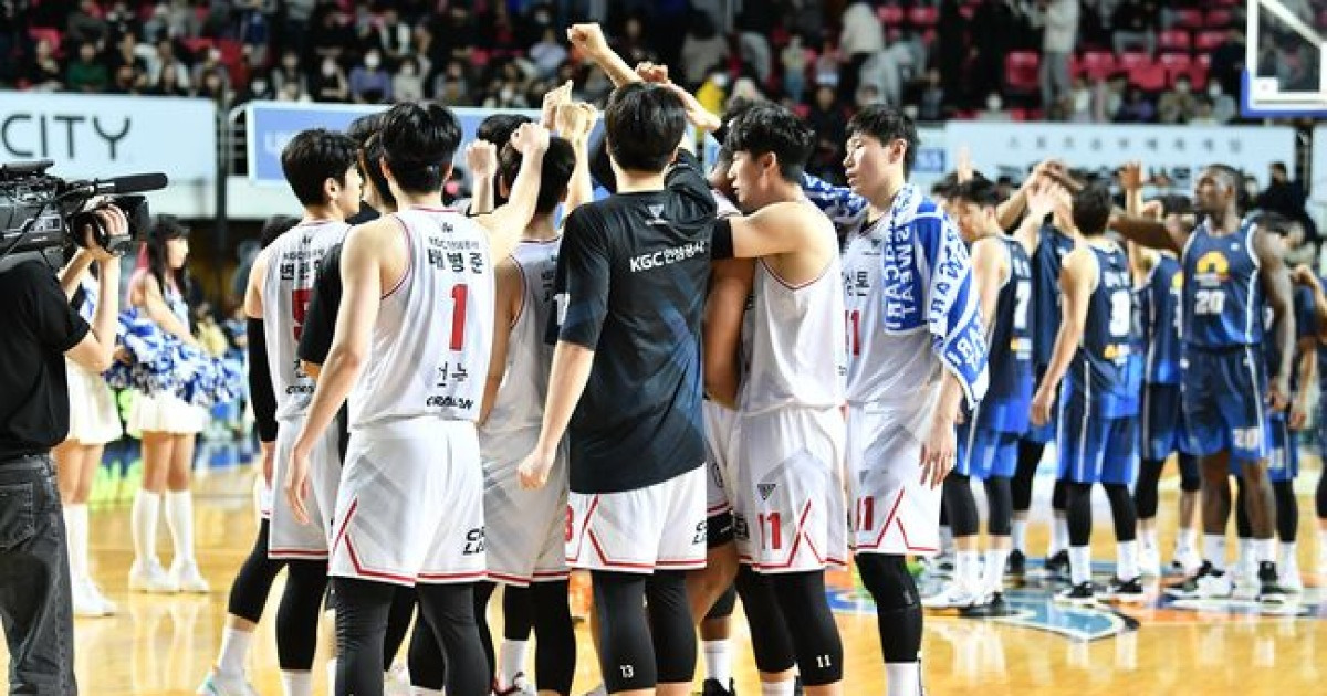 '1위의 저력' KGC, KCC에 83-81 역전승... KT는 가스공사 제압 [종합]