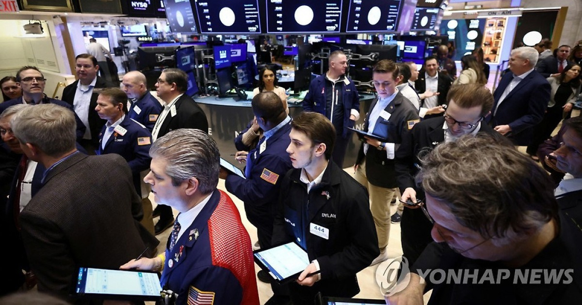 뉴욕증시, FOMC 경계 속에 하락…나스닥 1.96%↓마감