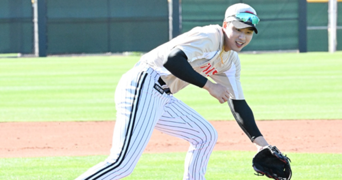 ‘엉뚱한 상상’ LG 최강 사이드암, 투심 160km? 선발이라면? 오타니 만난다면?[MD스코츠데일]