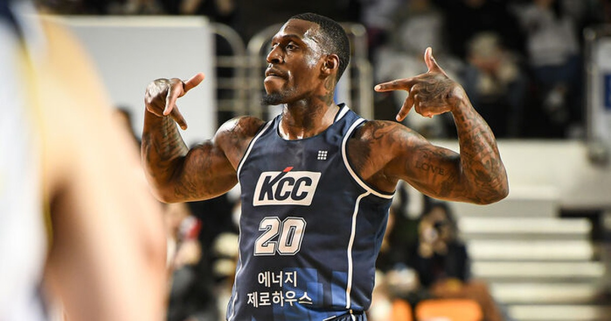 '라건아 32점' KCC, LG 5연승 막고 5연패 탈출