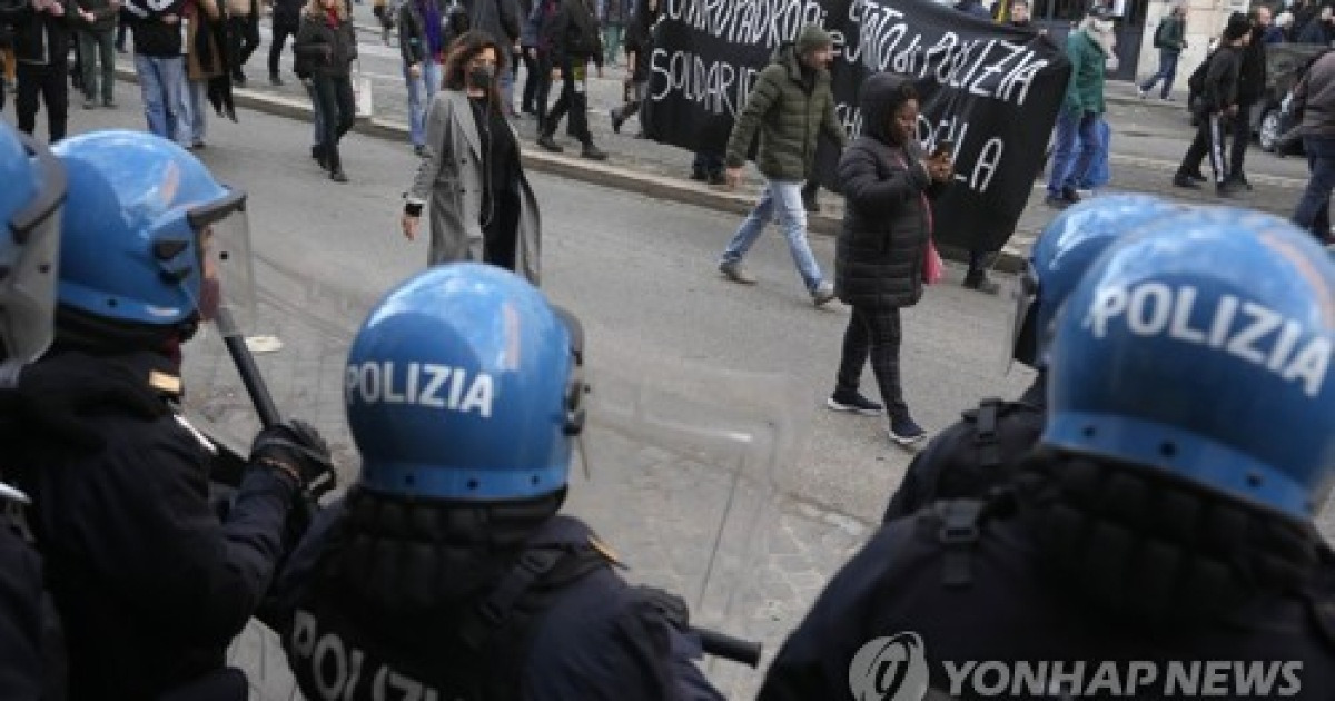 Italy Anarchists Protest