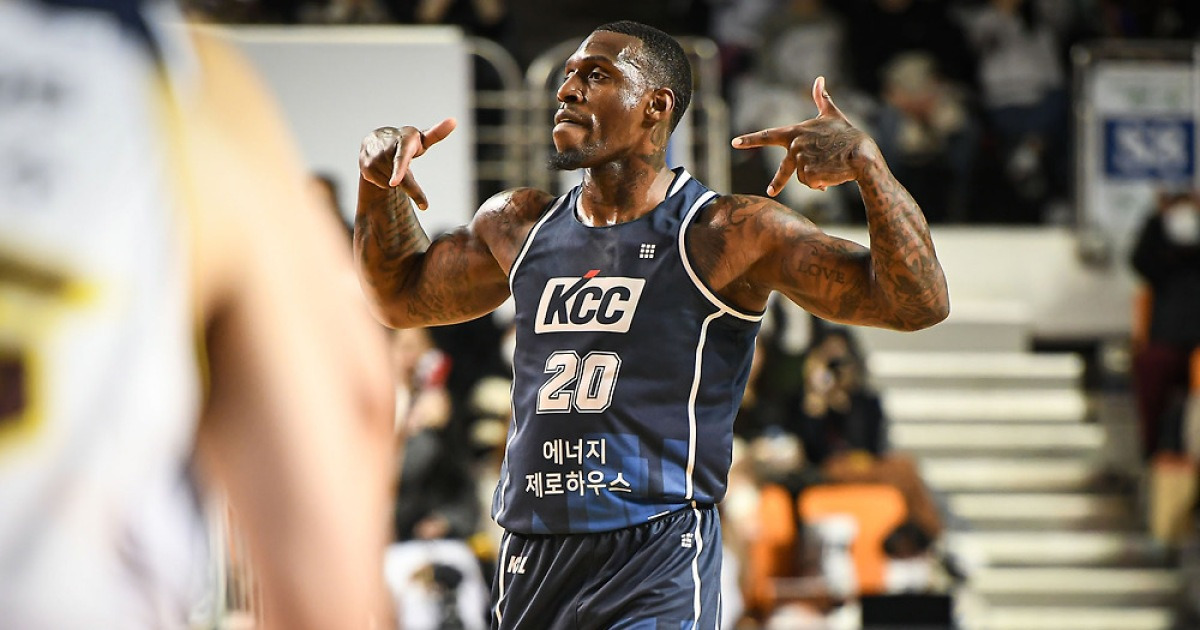 라건아 32점 폭발…KCC, LG에 23점차 대승