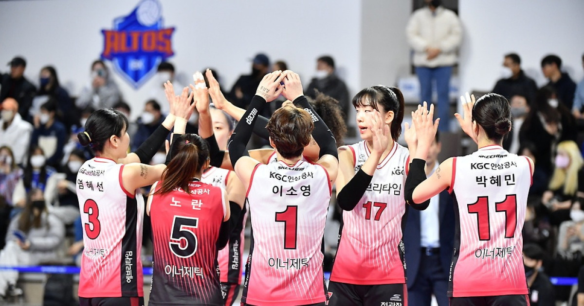 높이로 압도한 KGC인삼공사, IBK기업은행 3-0 완파…4위 도약