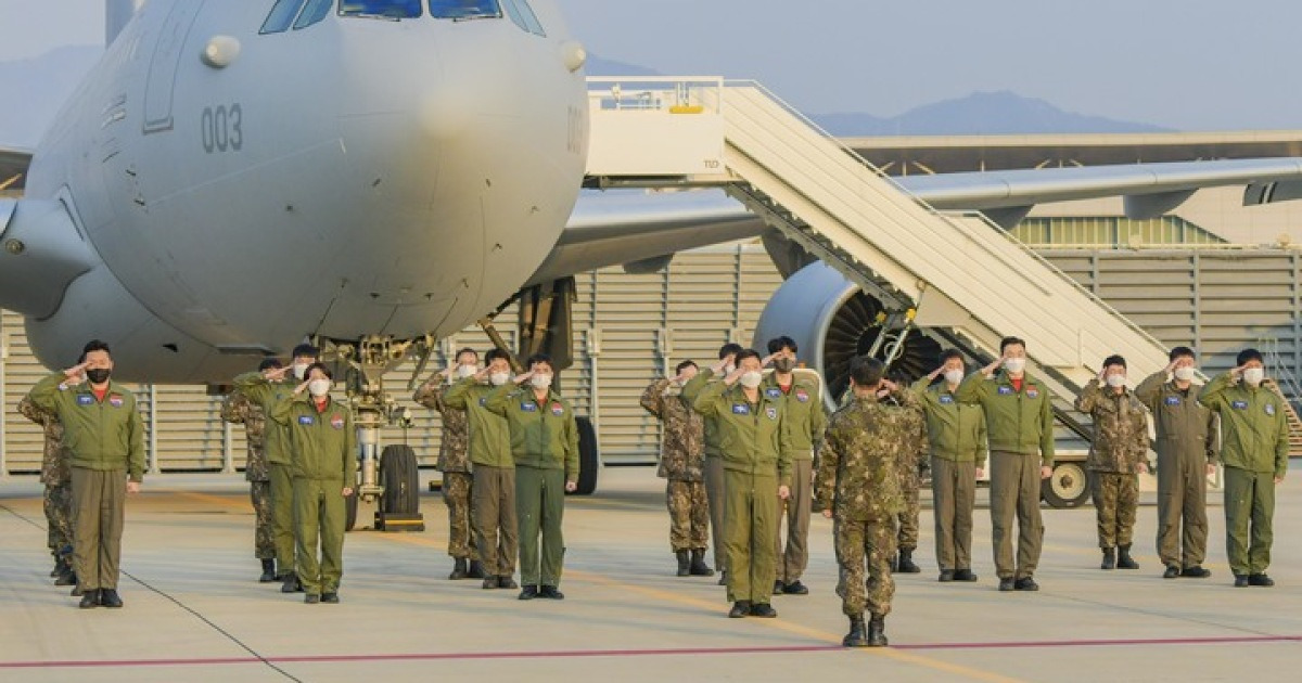 튀르키예로 향하는 KC-330