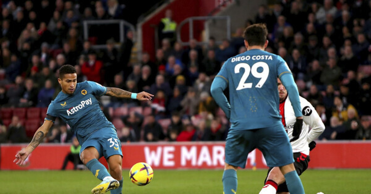 [EPL zip] 울버햄튼, 10명이서 사우스햄튼 2-1로 격파!