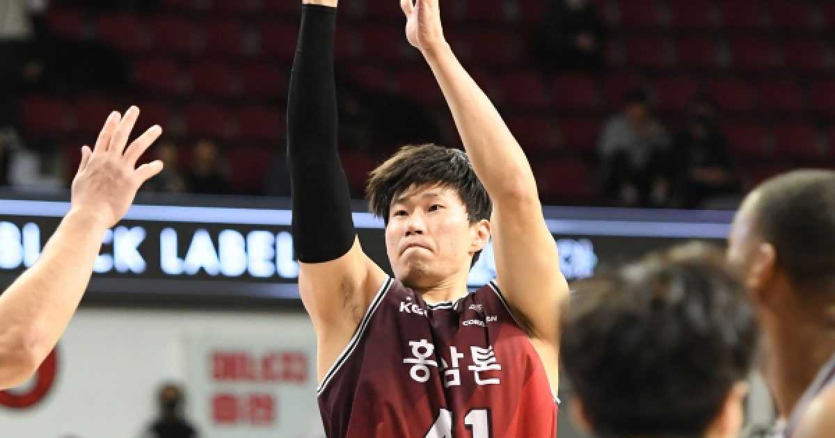 [IS 안양] 오세근 3점슛 4개 포함 26점' KGC, LG 꺾고 '9연승' 질주