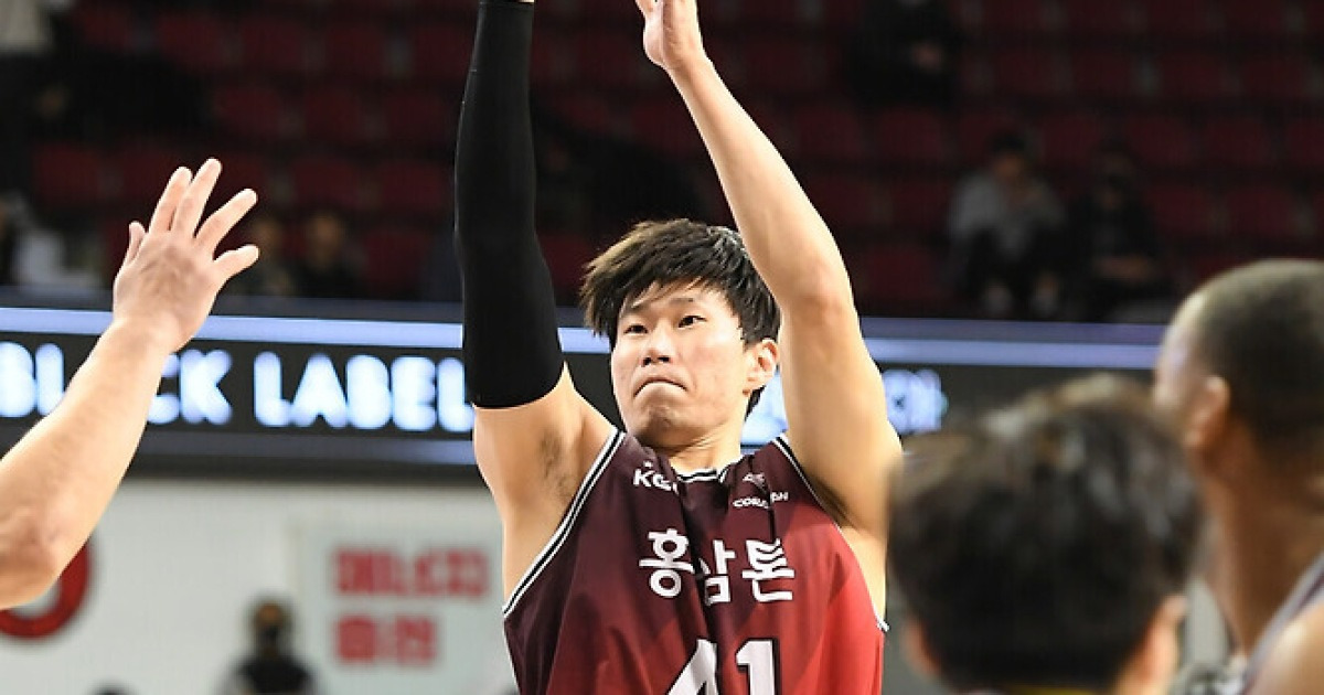 ‘오세근 26점 원맨쇼’ 선두 KGC, 2위 LG 완파하고 파죽의 9연승