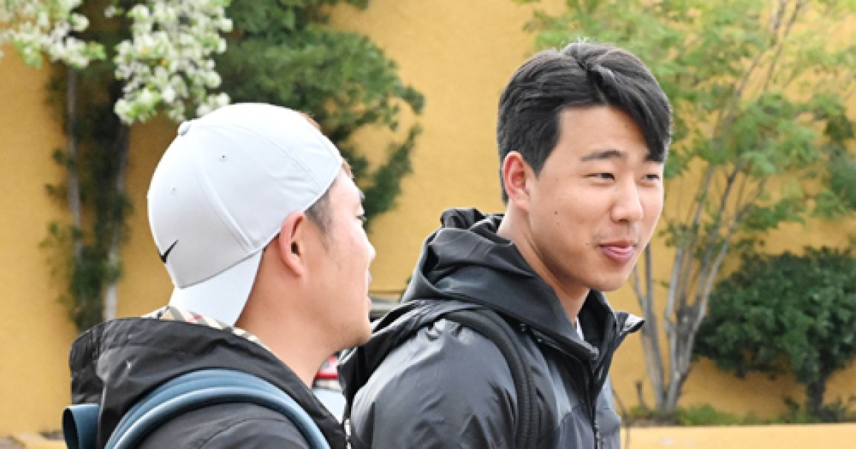 [MD포토] WBC 첫 합류 정우영 '설레는 미소'