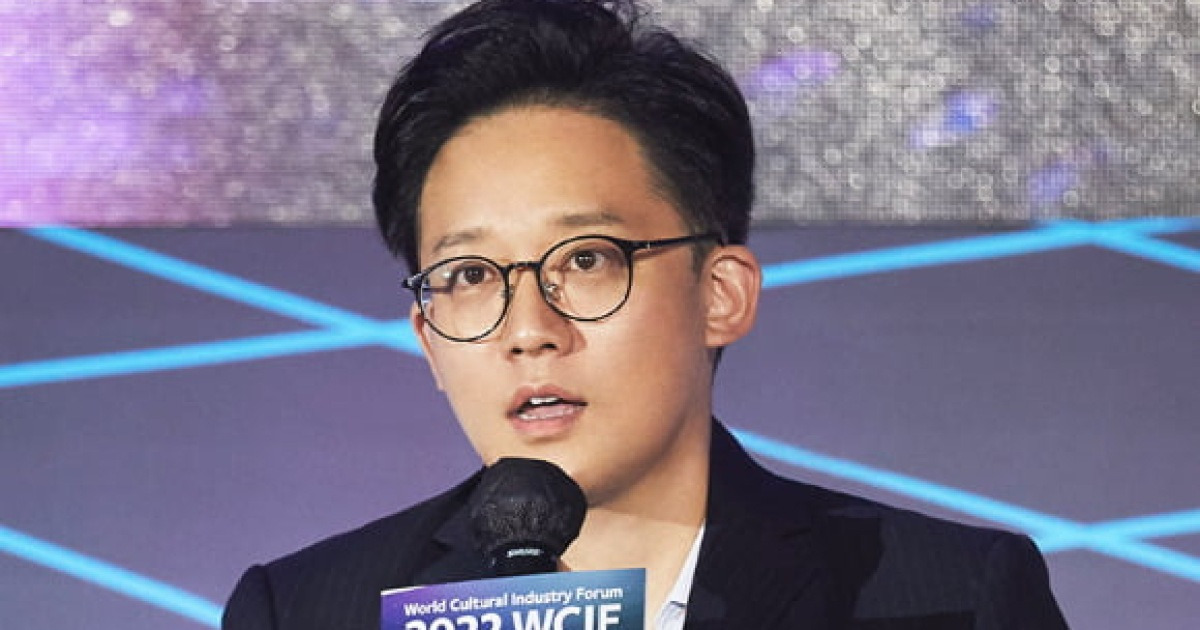 SM CEO Lee Sung-soo exposes SM founder Lee Soo-man