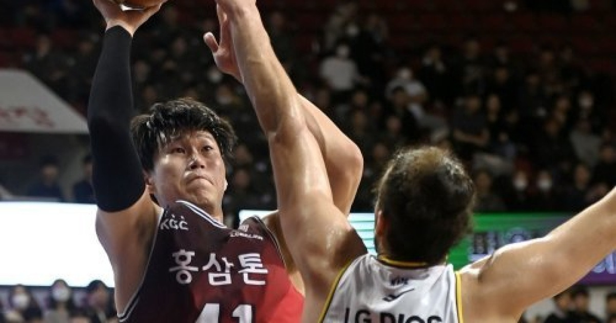 ‘오세근 26점·10리바운드’ KGC, LG 꺾고 9연승 질주…4.5경기차 1위
