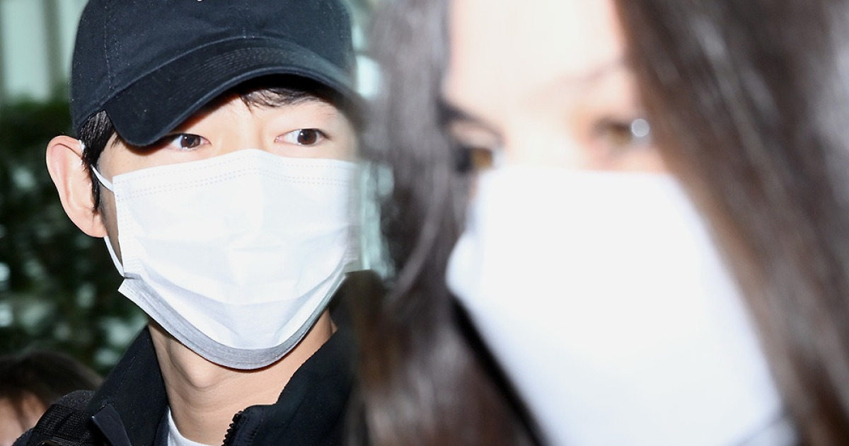 송중기 아내 케이티 향해 시선 고정[엑s Hd포토]