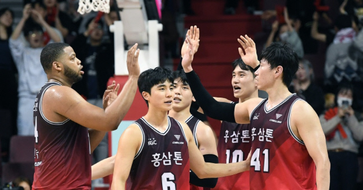 [포토]10연승 하이파이브 나누는 KGC