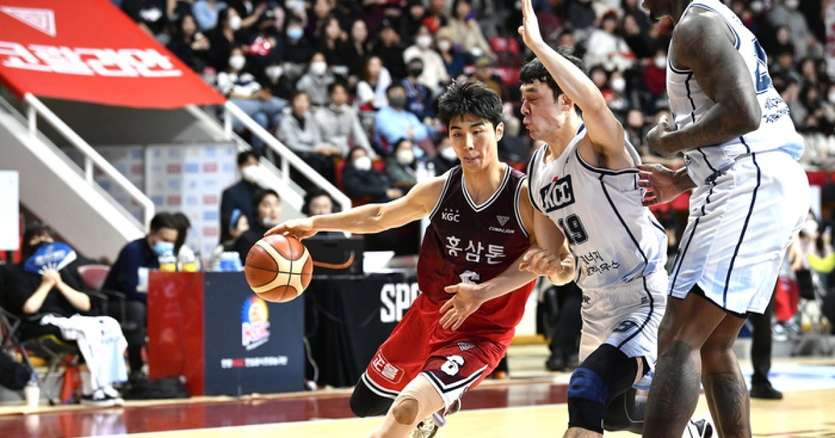 KGC, KCC 제물로 팀 최다 10연승…박지훈·변준형 46점 합작