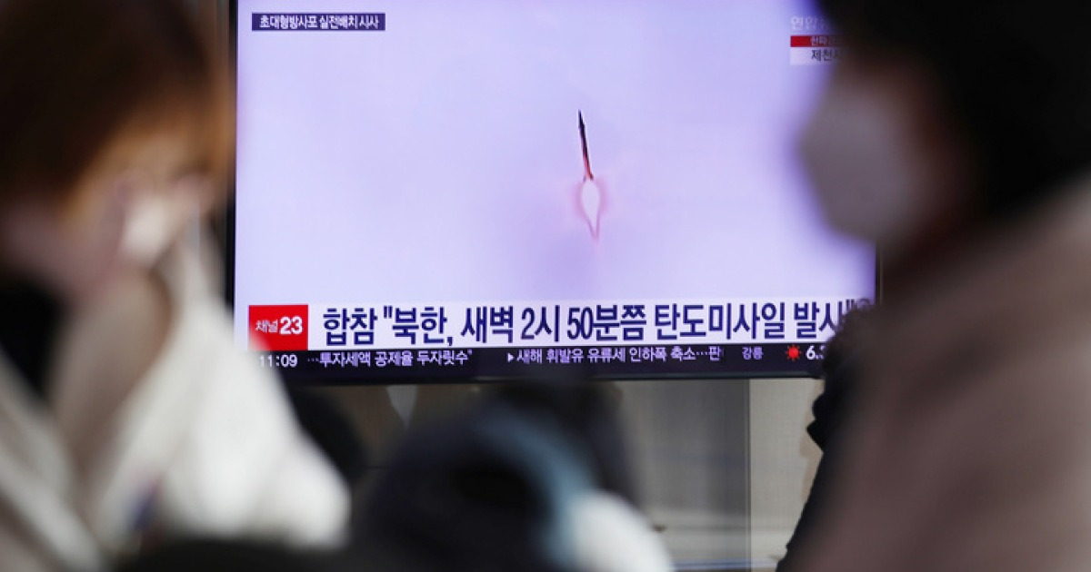 日 "北 ICBM 추정 탄도미사일 발사…66분 비행·日 EEZ 내 낙하"(종합2보)