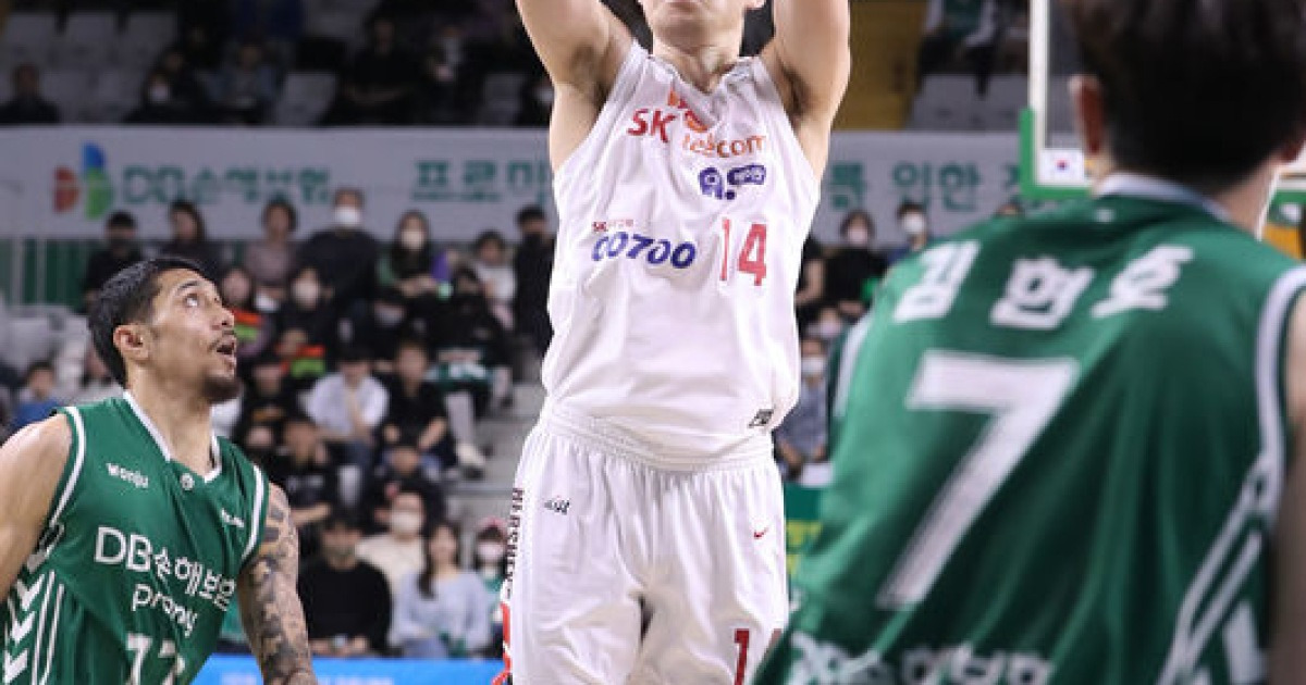 '워니-최부경 맹활약' SK, DB 꺾고 3연승 질주-단독 3위